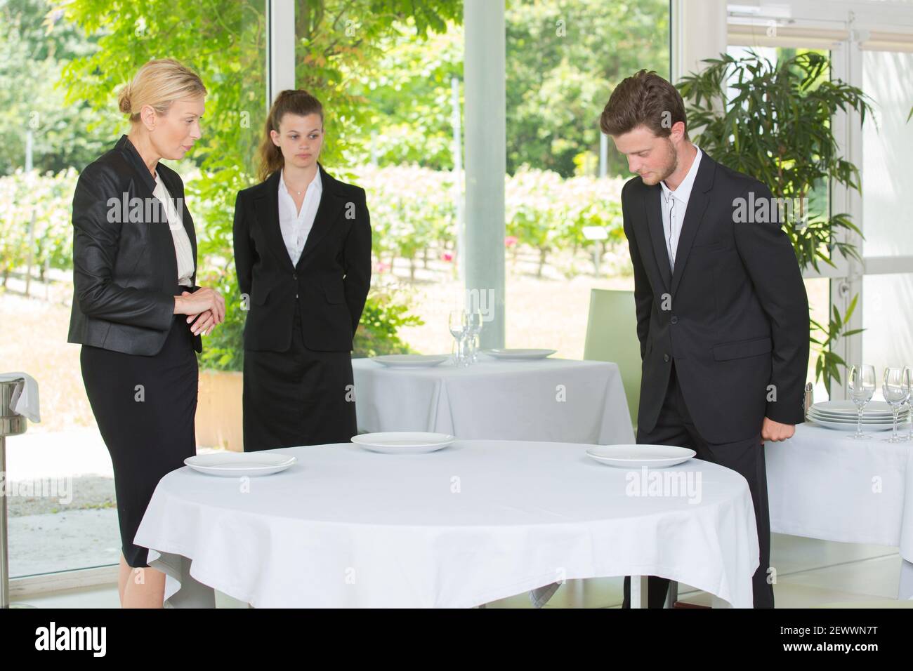 she is teaching restaurant apprentices Stock Photo - Alamy