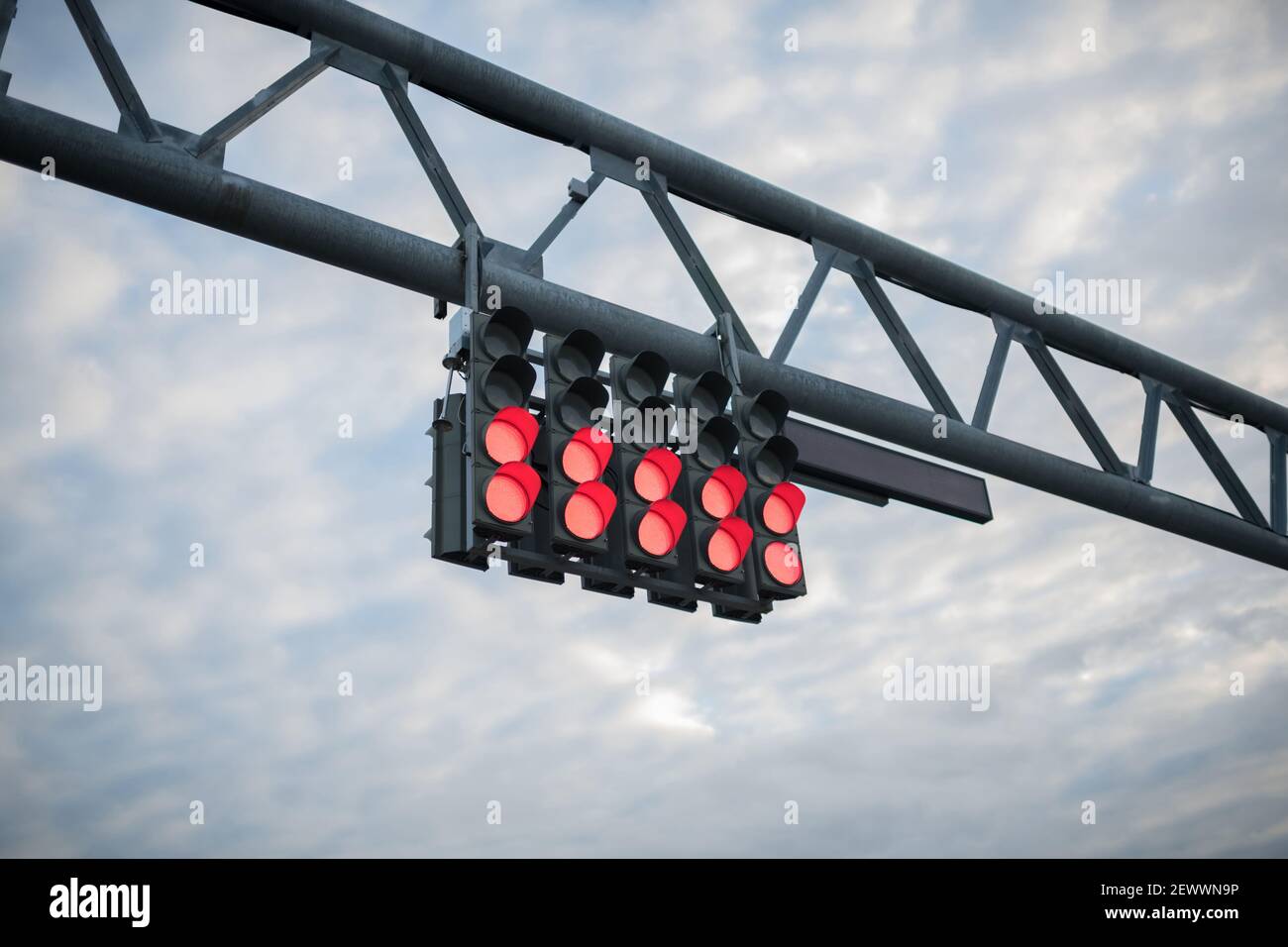 Race start lights hi-res stock photography and images - Alamy