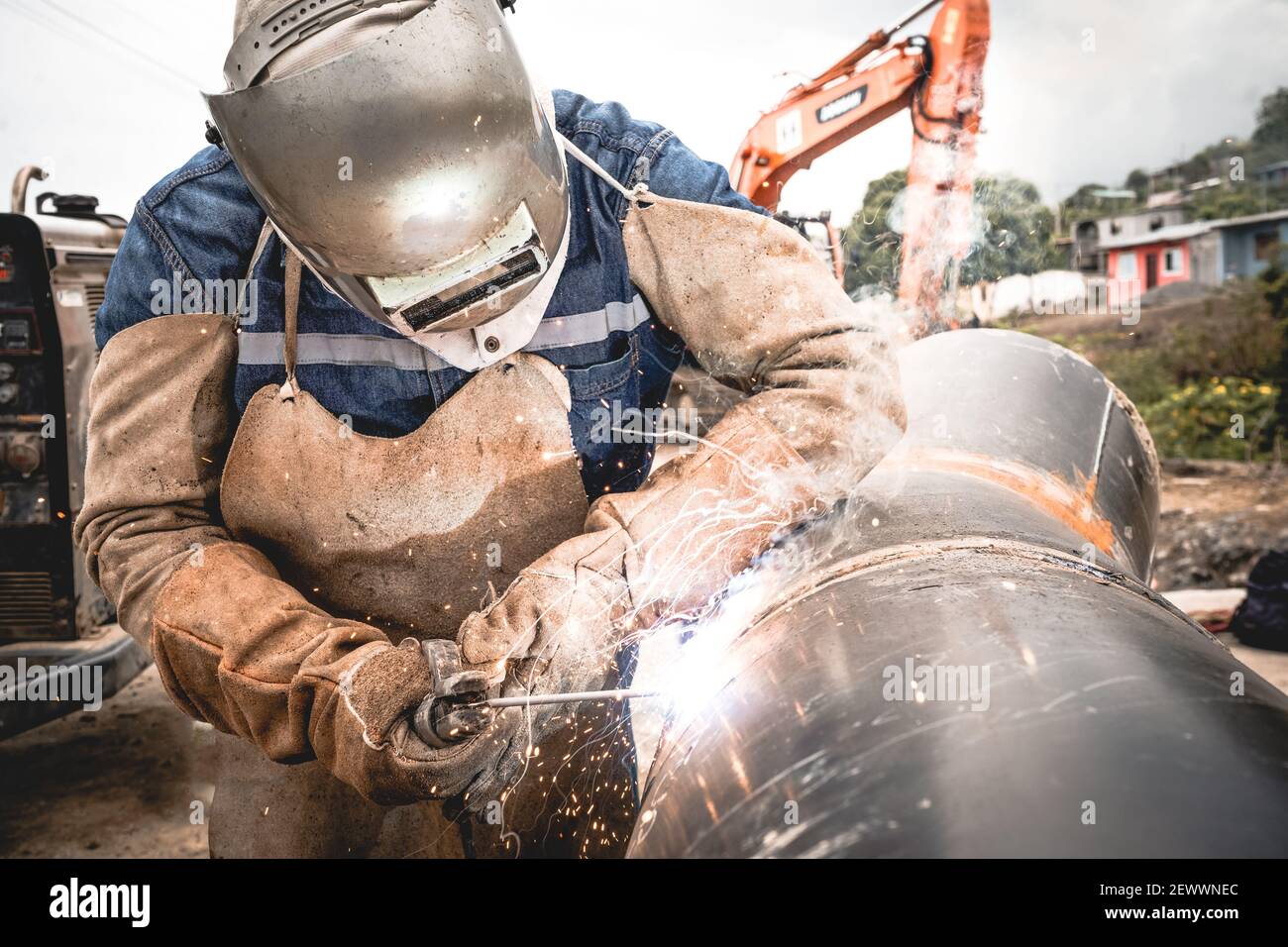Person welding welding hi-res stock photography and images - Alamy