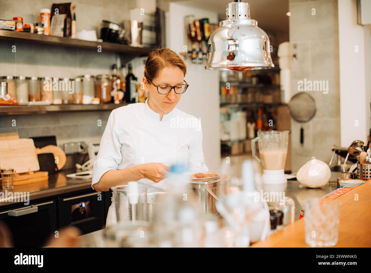 Uniform woman cooking hi-res stock photography and images - Alamy