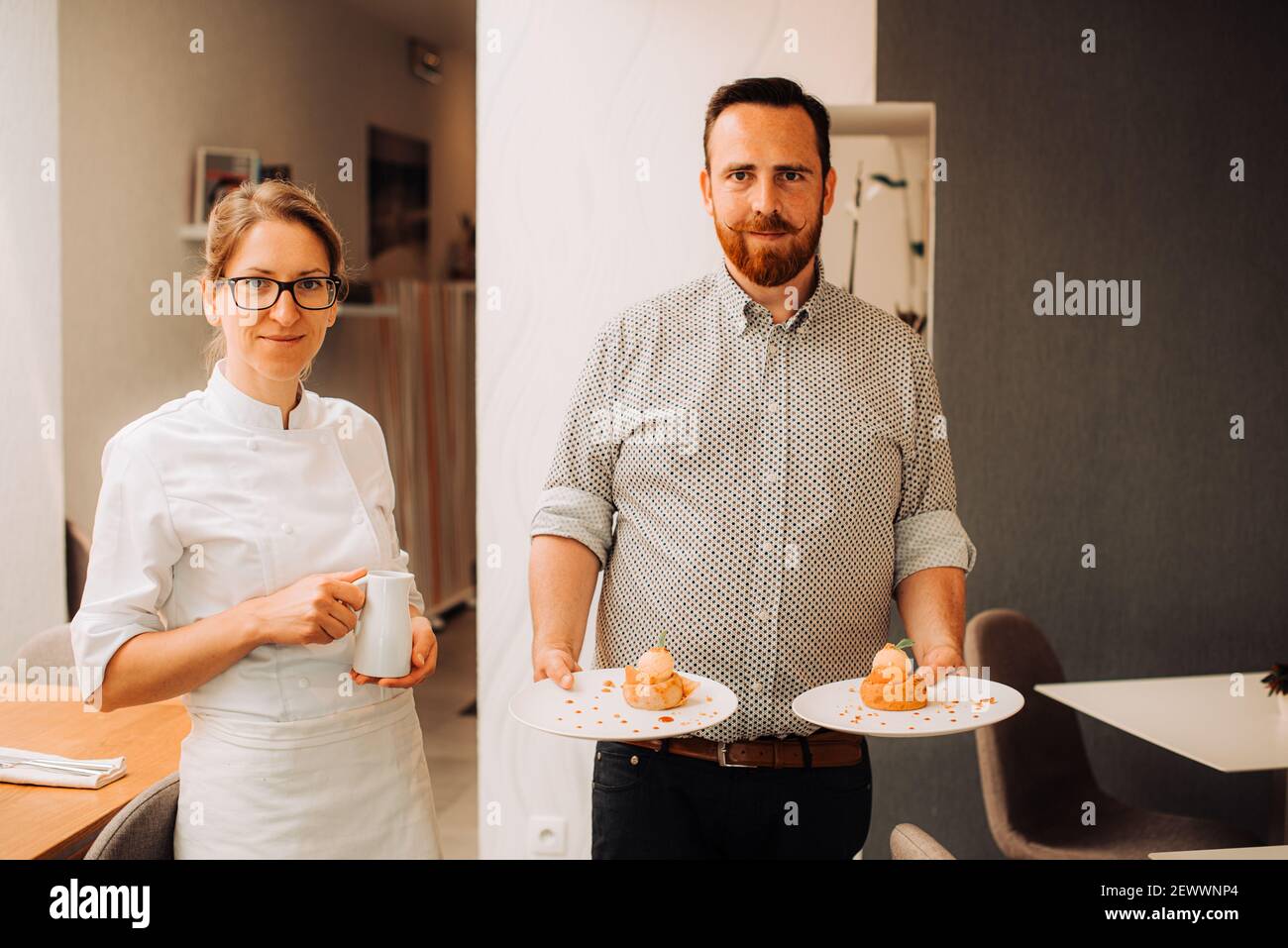 Restaurant dining food plates hi-res stock photography and images - Alamy