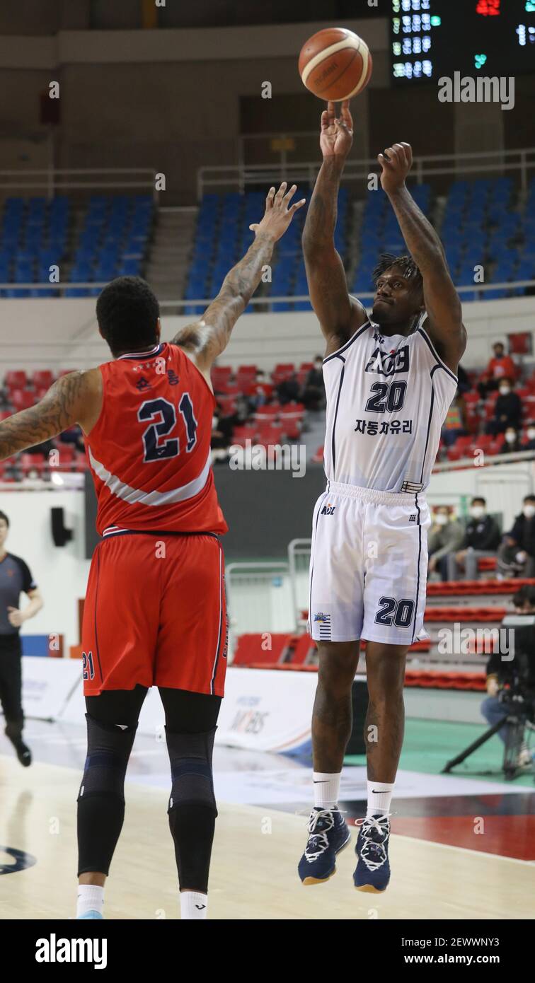 04th Mar, 2021. Ra Gun-ah in action Jeonju KCC Egis' Ra Gun-ah (R) goes ...