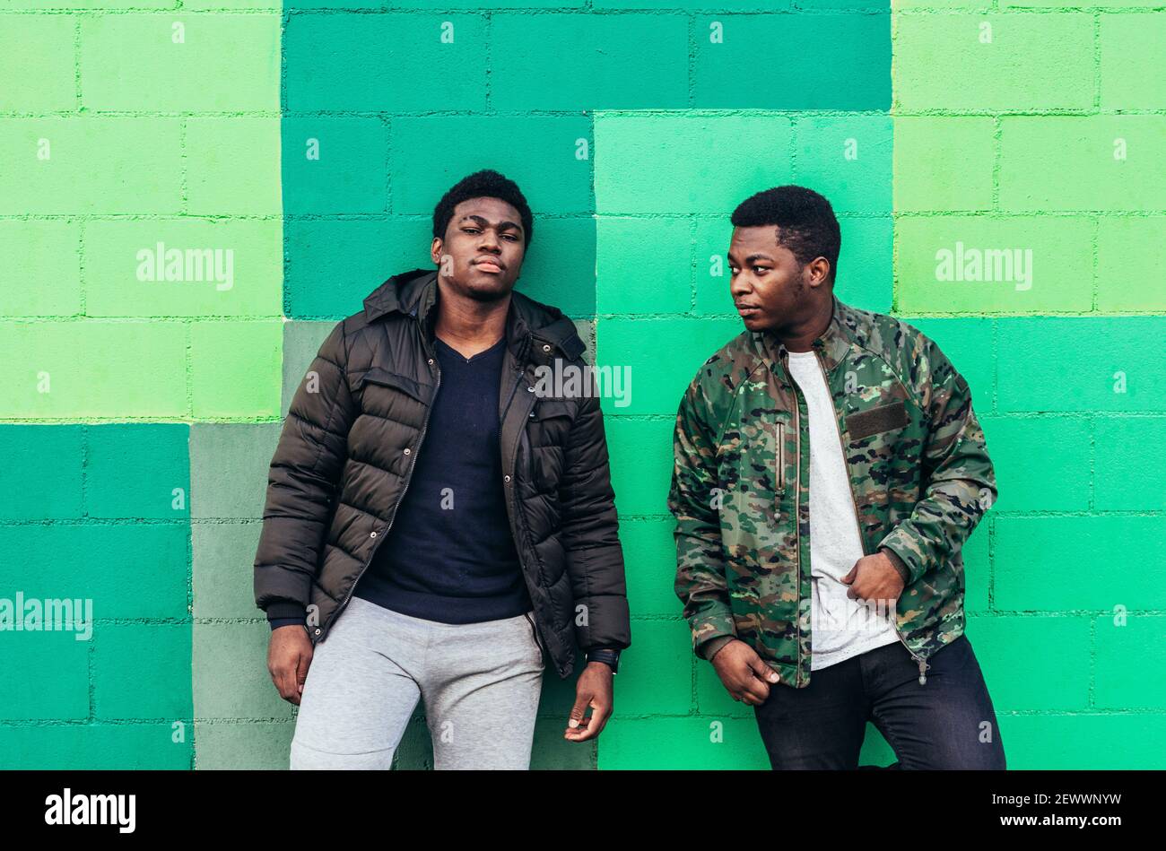 Black man leaning friends hi-res stock photography and images - Alamy