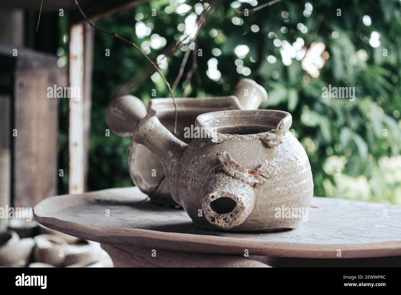 Broken pottery hi-res stock photography and images - Alamy