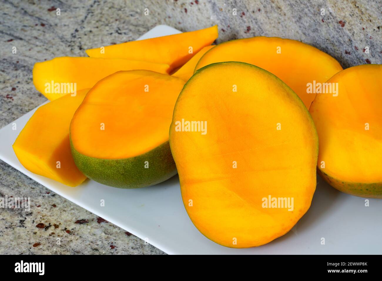 Platter of cut Kent mango fruit Stock Photo - Alamy