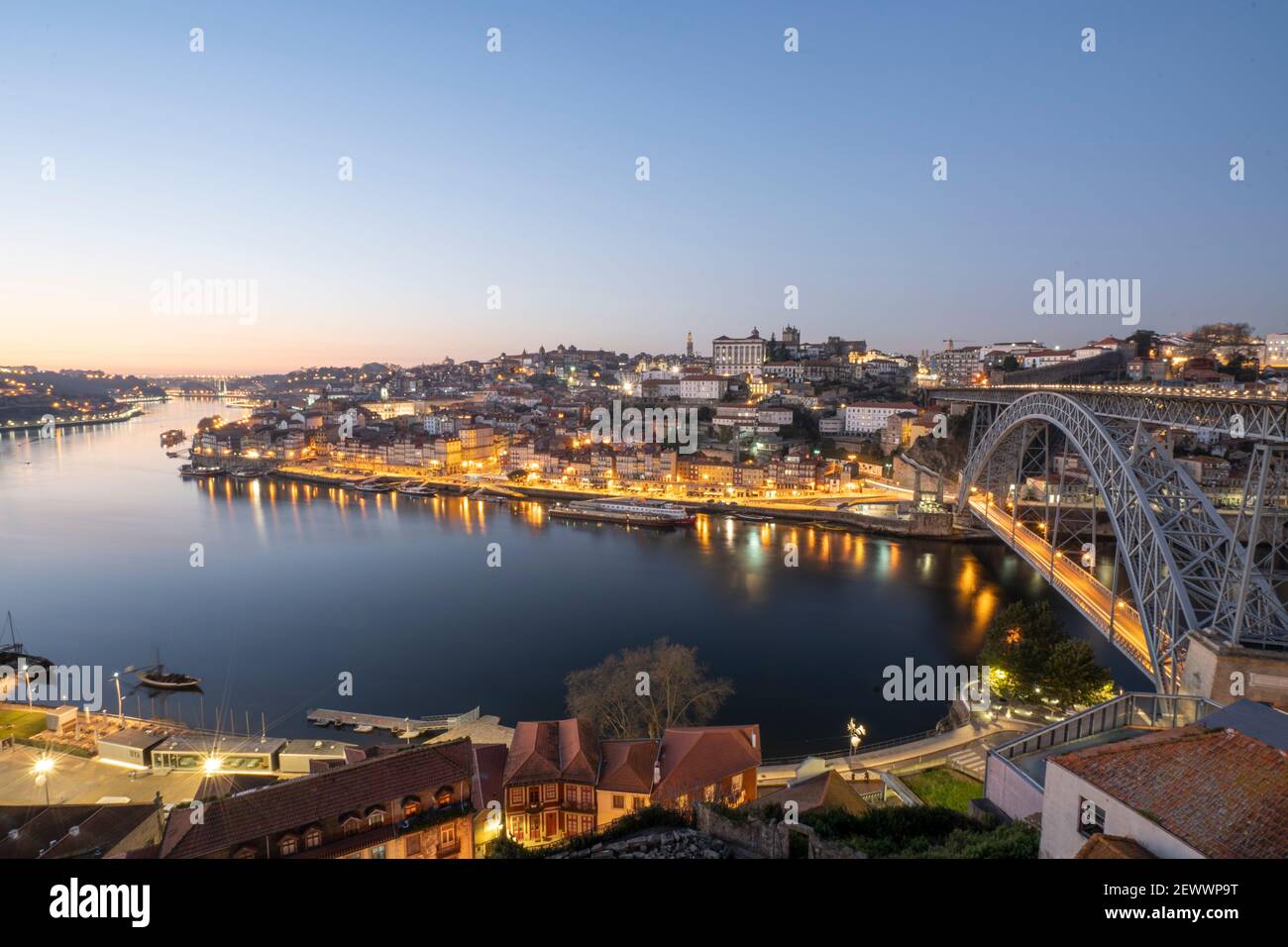 Iconic bridge hi-res stock photography and images - Alamy