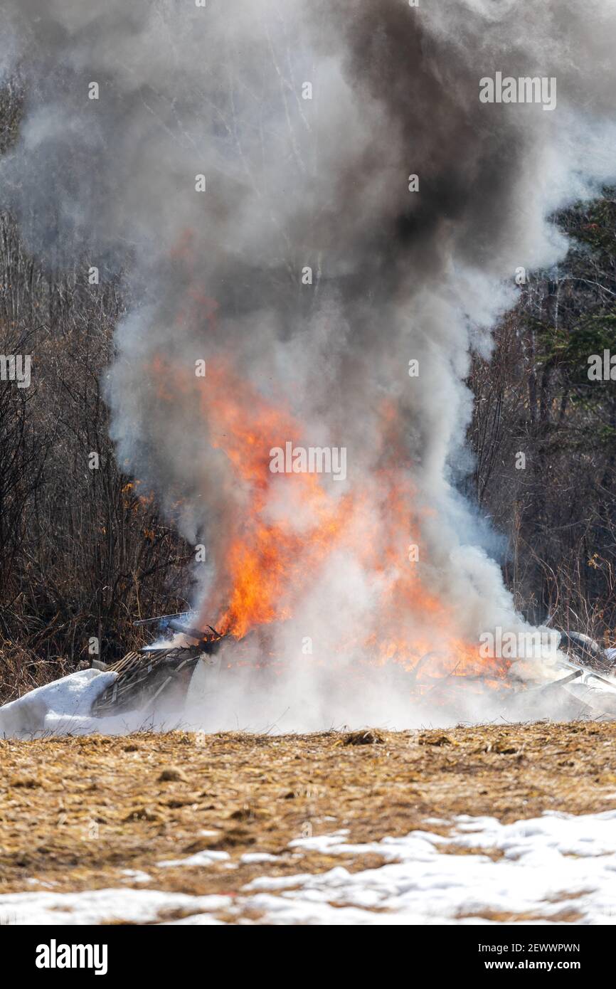 Burning trash hi-res stock photography and images - Alamy