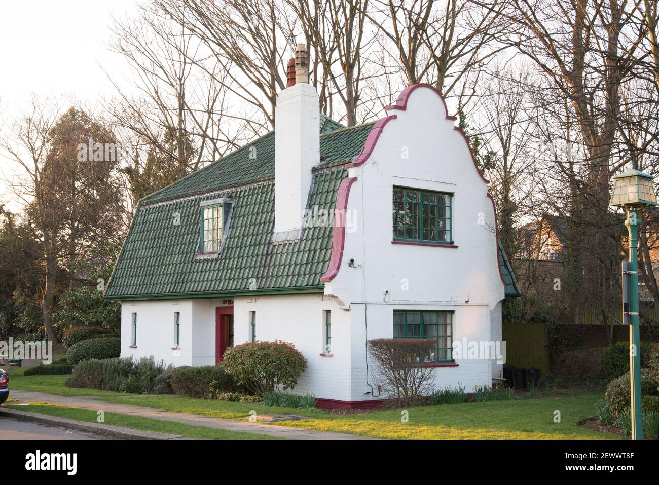 Colonial dutch gable roof architecture hi-res stock photography and ...