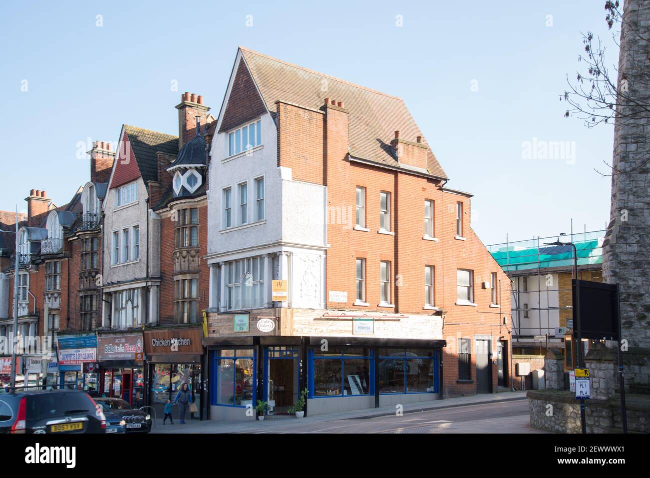 Ealing high street shops hi-res stock photography and images - Alamy