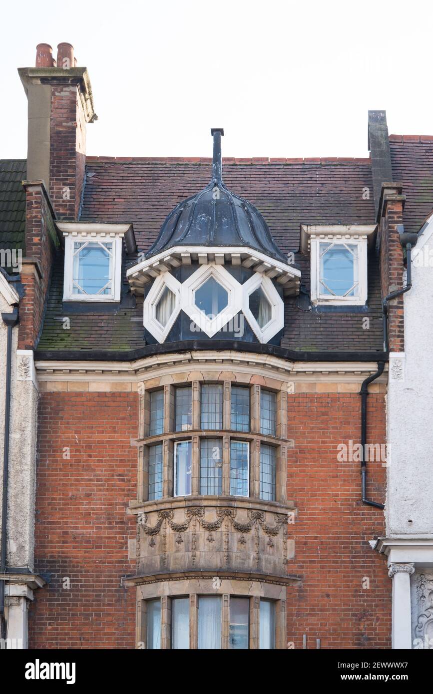 Ealing high street shops hi-res stock photography and images - Alamy