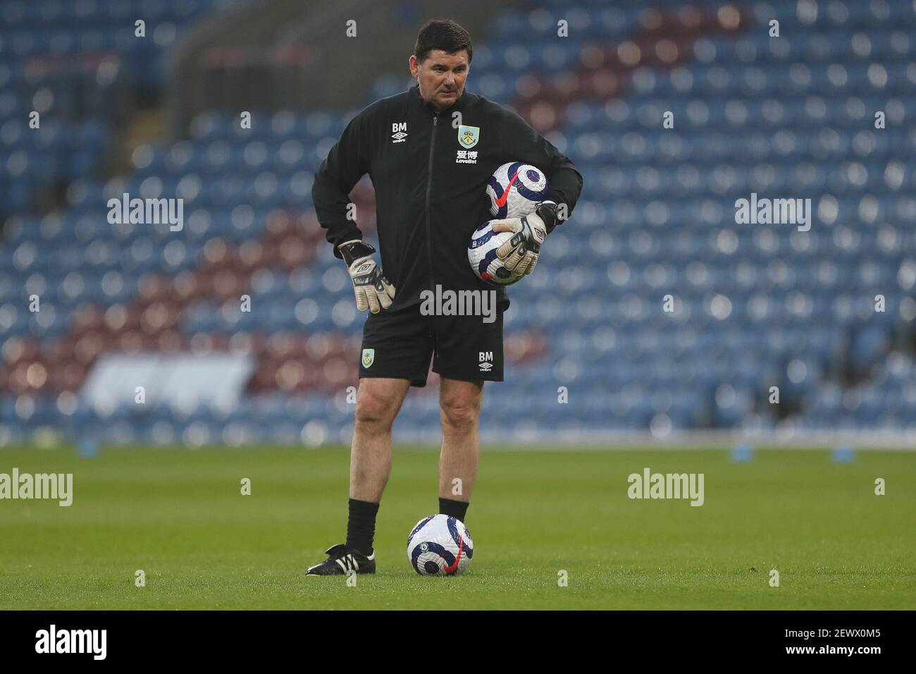 Goalkeeping coach billy mercer hi-res stock photography and images - Alamy