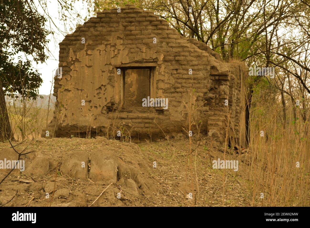 old ruined house with crumbling walls Stock Photo - Alamy