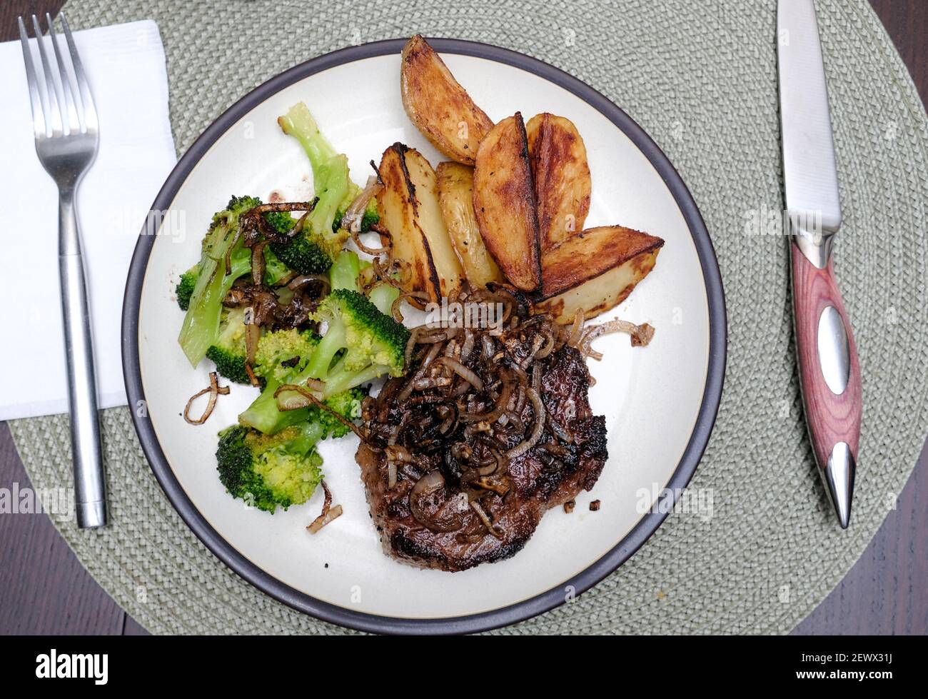 organic steak and vegetables dinner ready to eat Stock Photo - Alamy