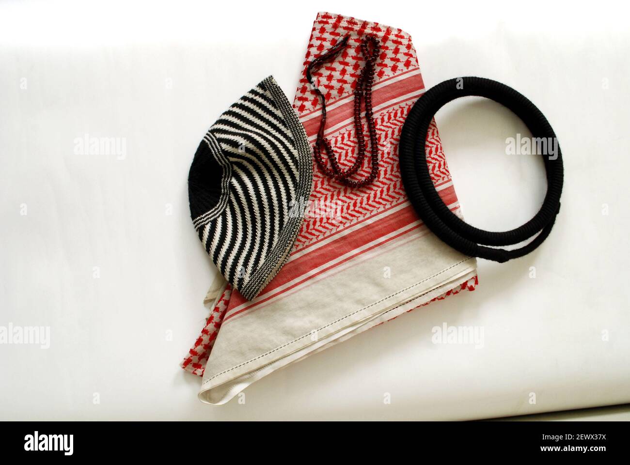 Arabic cultural traditional clothing accessories specially famous ...