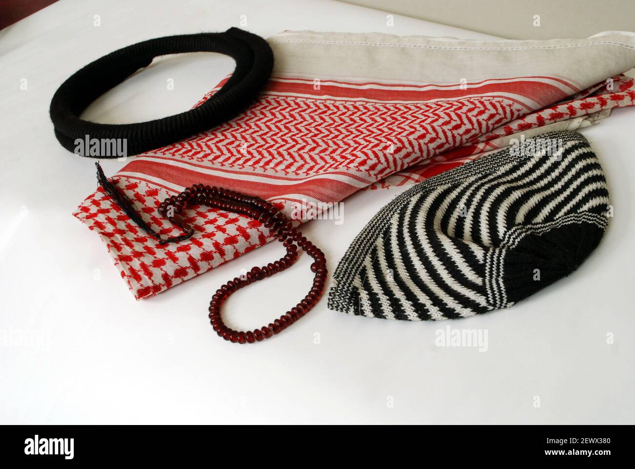 Arabic cultural traditional clothing accessories specially famous ...