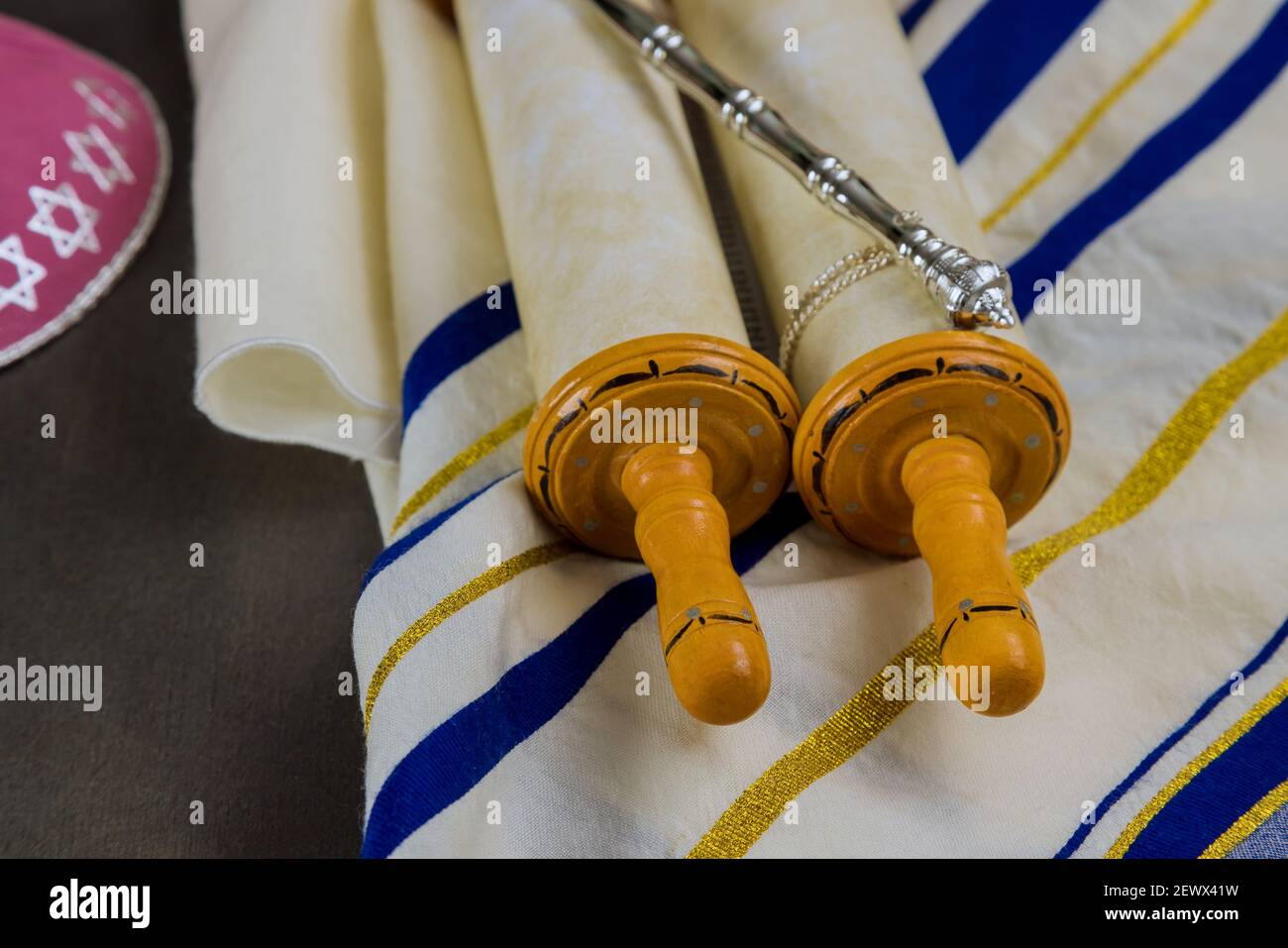 Prayer book torah scroll shawl hi-res stock photography and images - Alamy