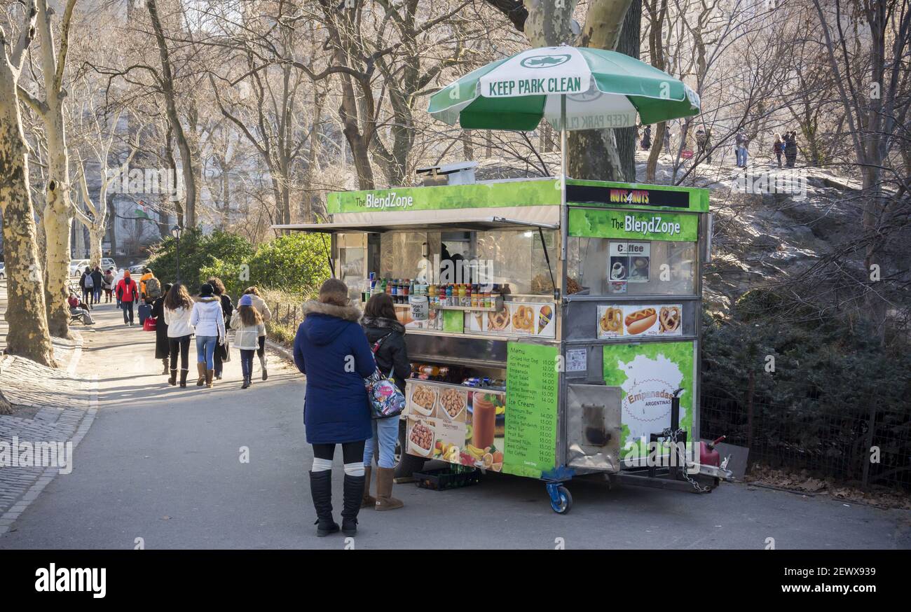 Central park food cart hi-res stock photography and images - Alamy