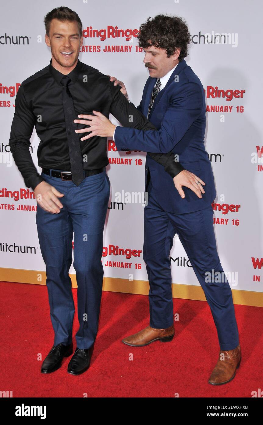 Alan Ritchson & Dan Gill playing around on the red carpet at "The ...