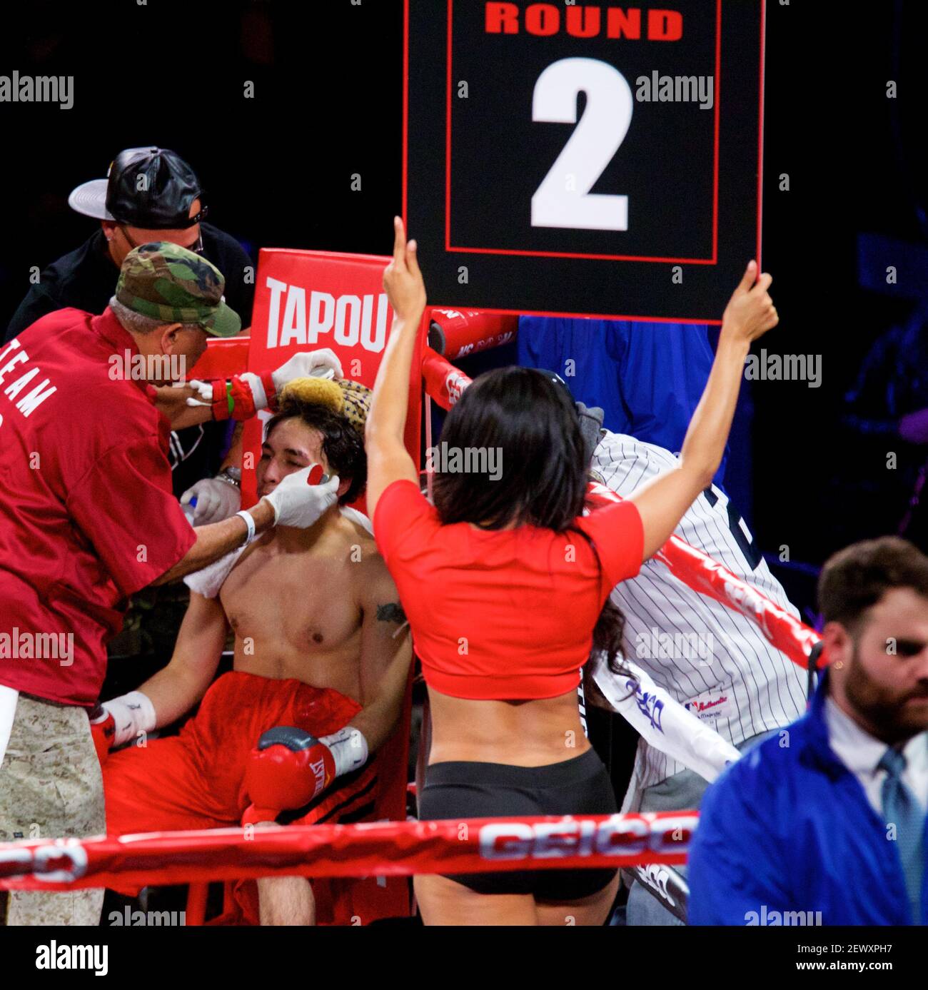 Throne Boxing Roc Nation Sports Event at Theater at Madison Square ...