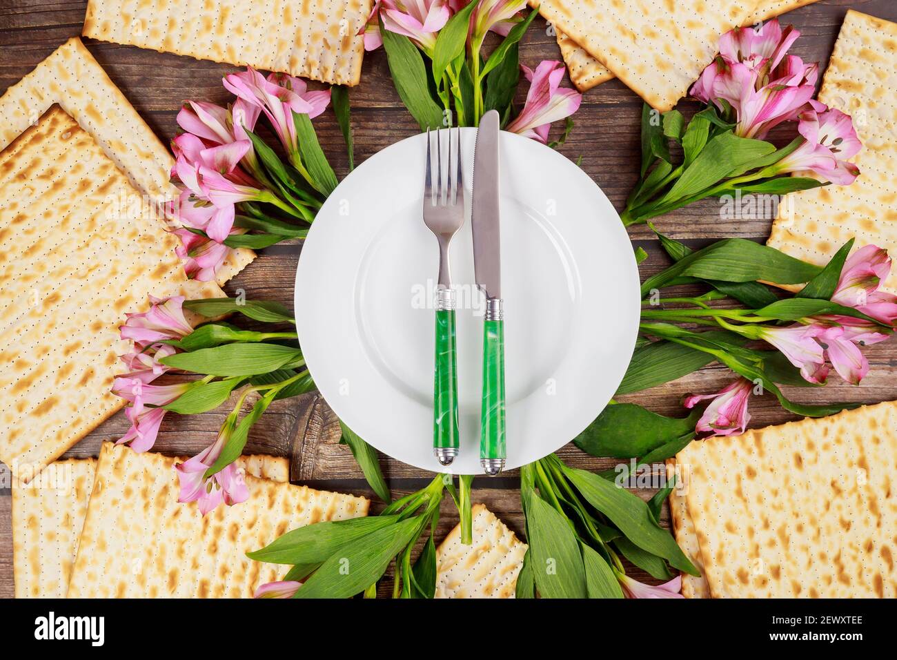 Dinner table set with flowers for Passover. Jewish holiday Pesach Stock ...