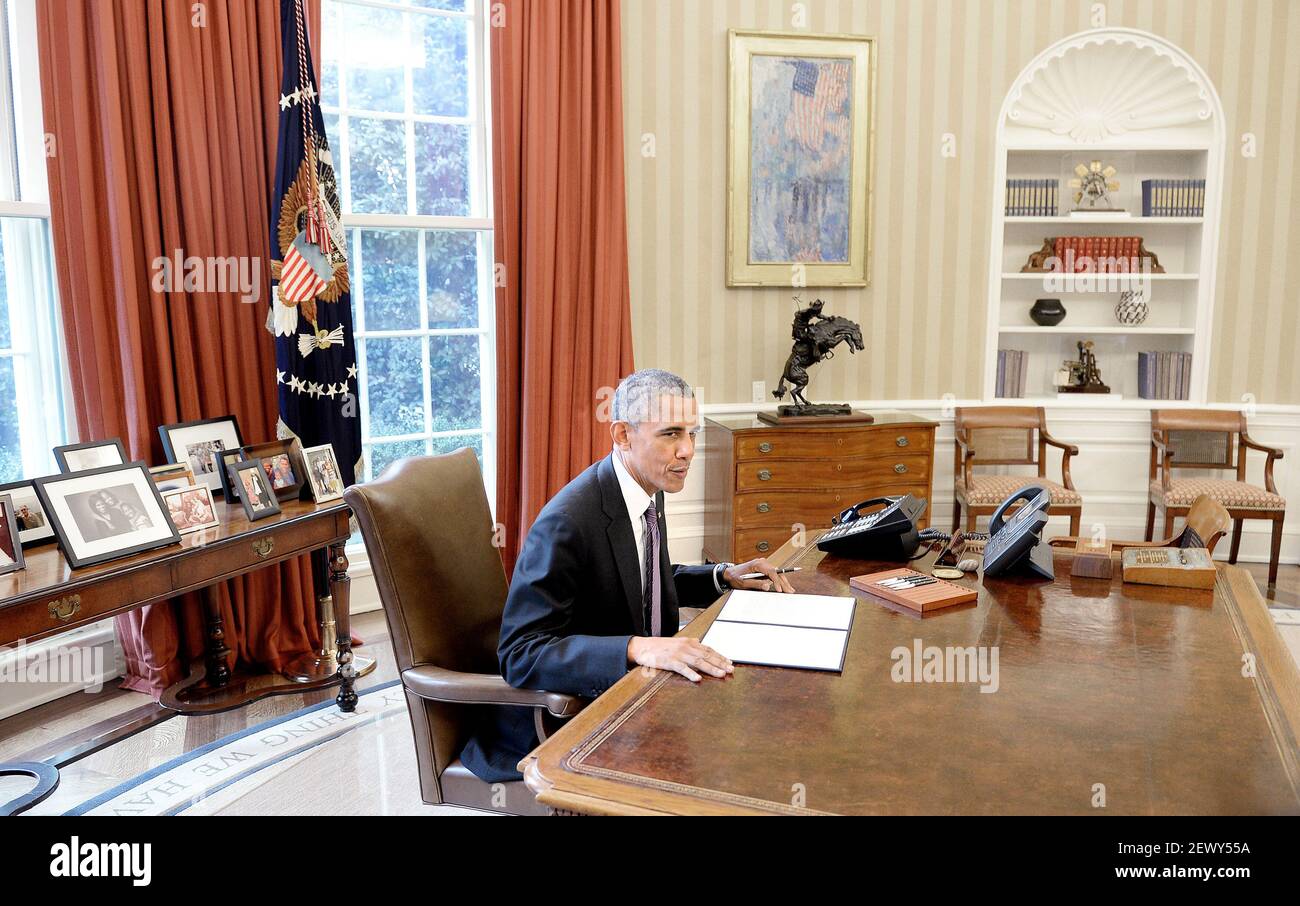 President Barack Obama signs presidential memorandum on paid leave to ...