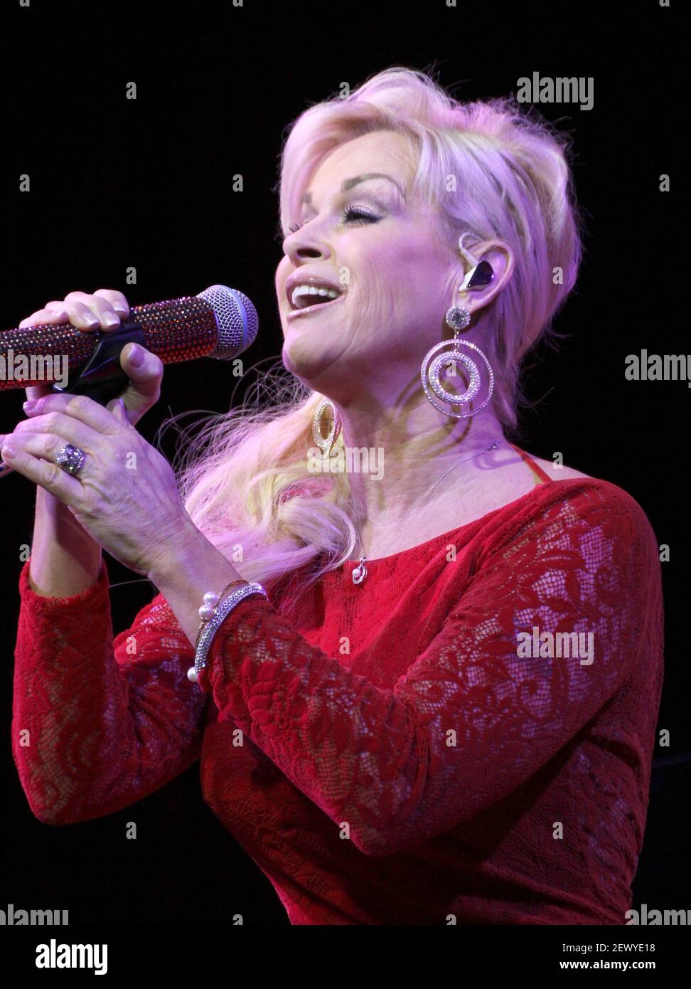Lorrie morgan hi-res stock photography and images - Alamy