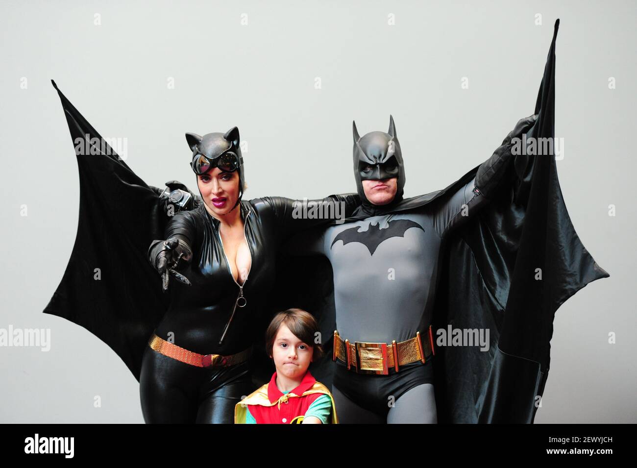 Batman, Batwoman and Robin pose at Wizard World Comic Con in Portland ...