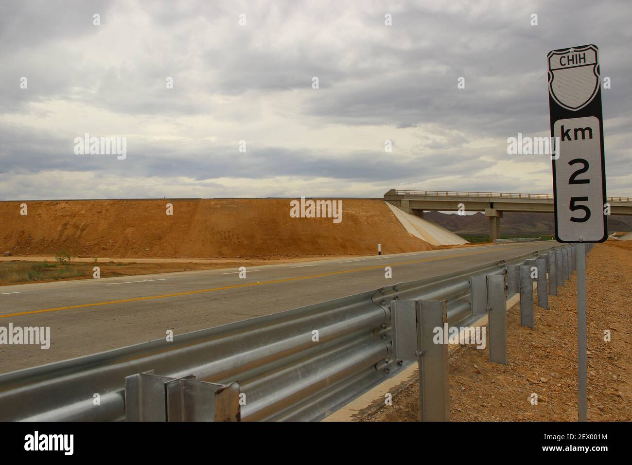 Freeway road with no cars and a kilometer mark Stock Photo - Alamy
