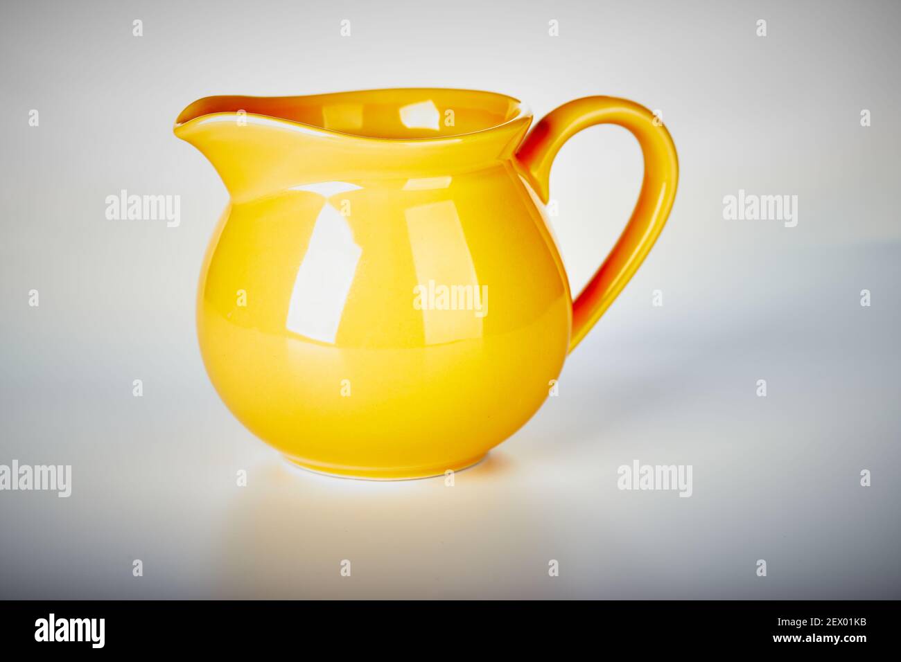 Cream jug isolated hi-res stock photography and images - Alamy