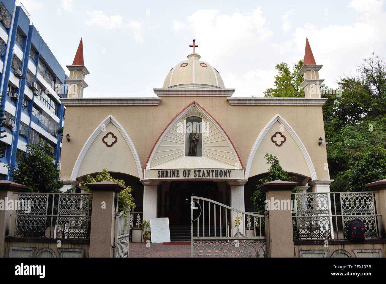 The Chapel and shrine of St Anthony, St Vincent's Street in Pune Camp ...