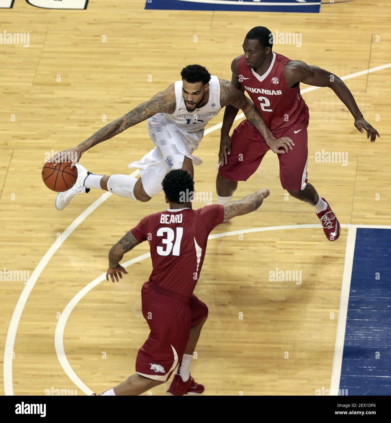 Kentucky's Willie Cauley-Stein (15) goes after a loose ball between Arkansas' Anton Beard (31 ...
