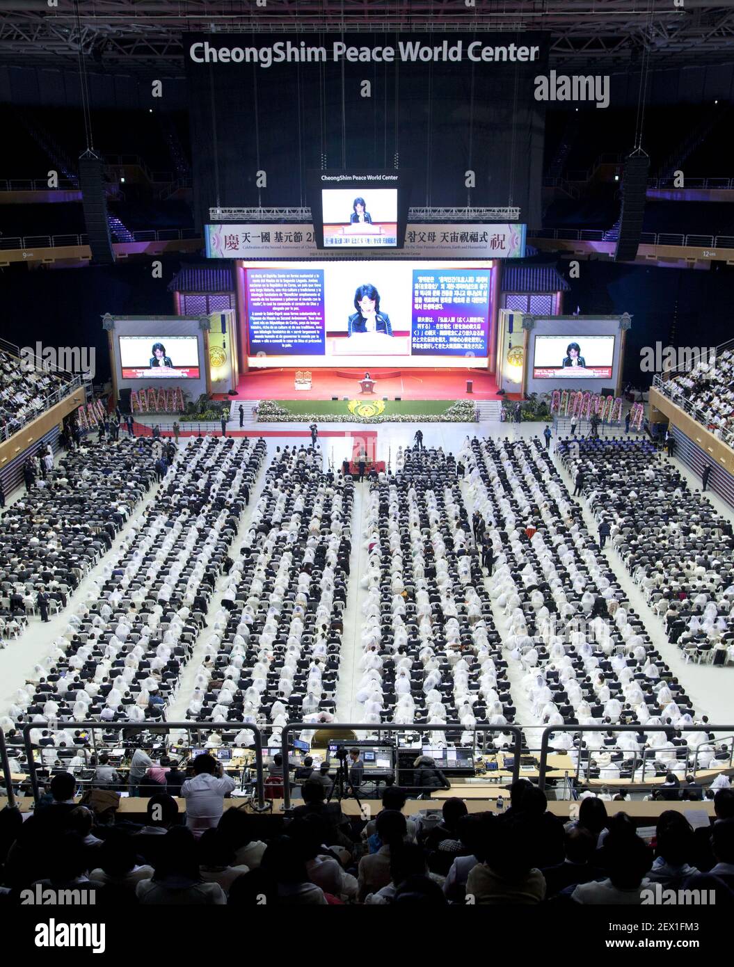 3 March 2015 - Gapyeong, South Korea : Some 3,800 couples around the ...