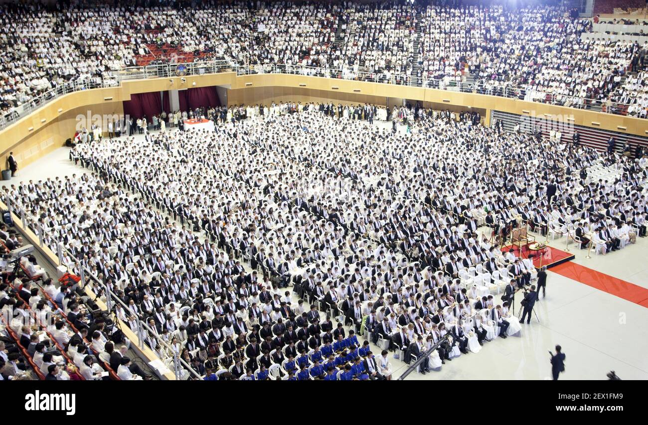 3 March 2015 - Gapyeong, South Korea : Some 3,800 couples around the ...