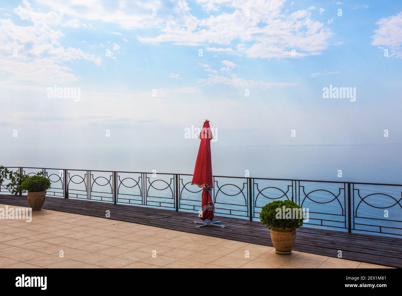 Pavement parapet hi-res stock photography and images - Alamy