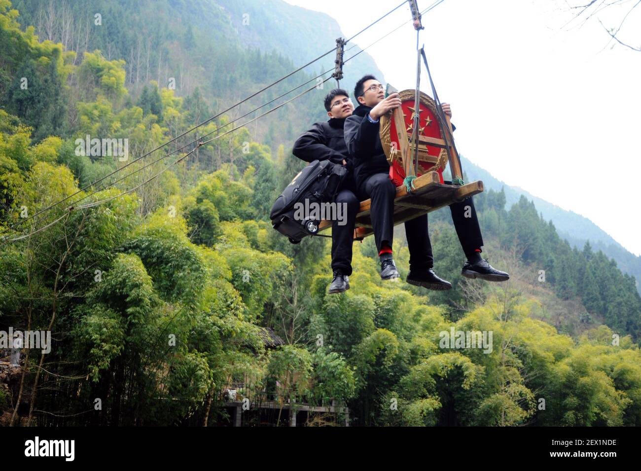 The judge ride zip-line to handle a case in remote mountains in Fengjie ...