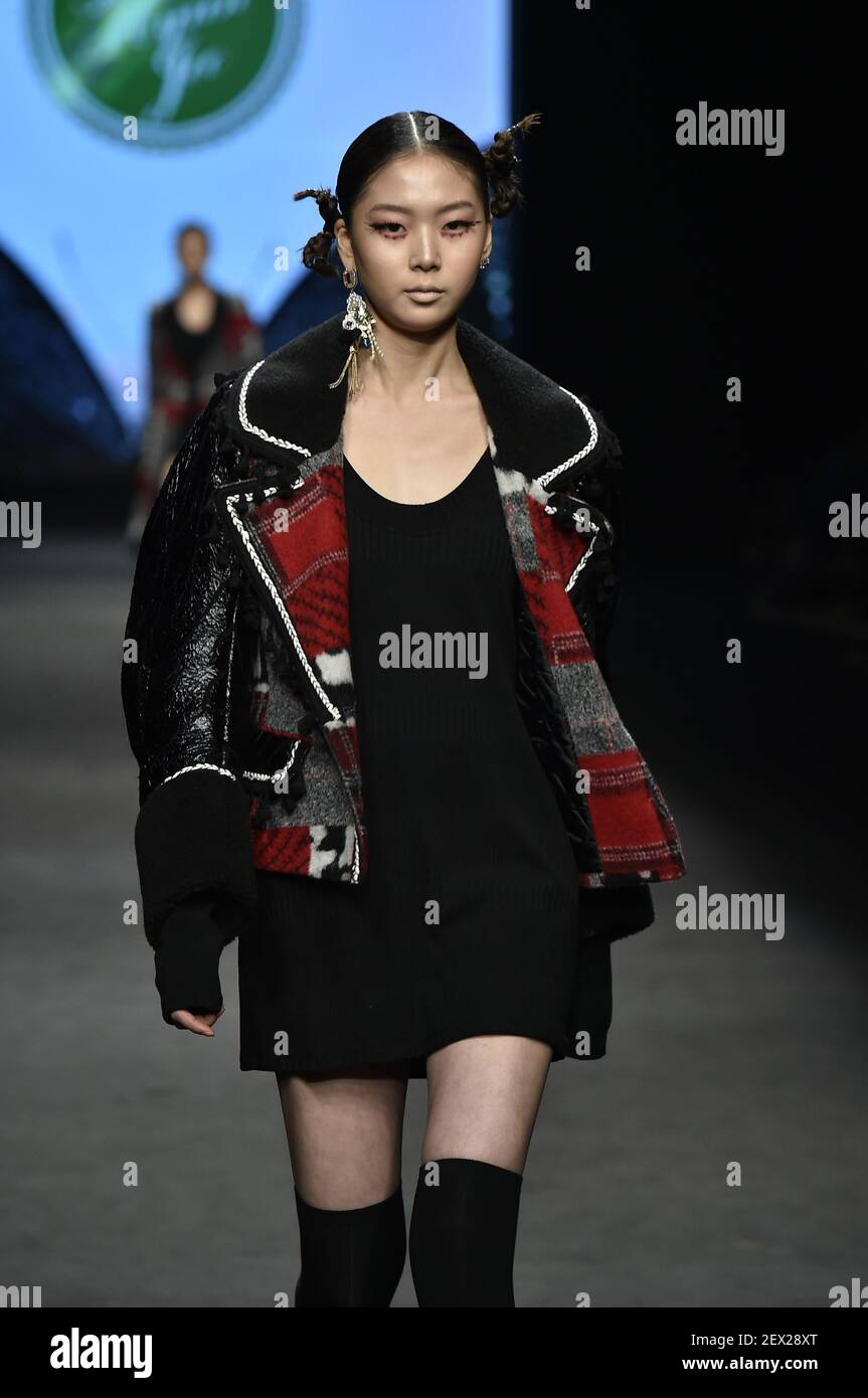 22 March 2015 - Seoul, South Korea : South Korean model on the runway ...