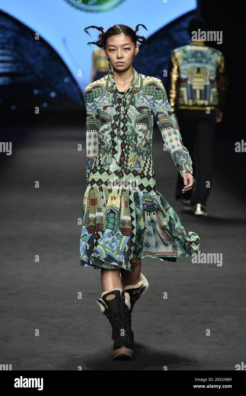 22 March 2015 - Seoul, South Korea : South Korean model on the runway ...