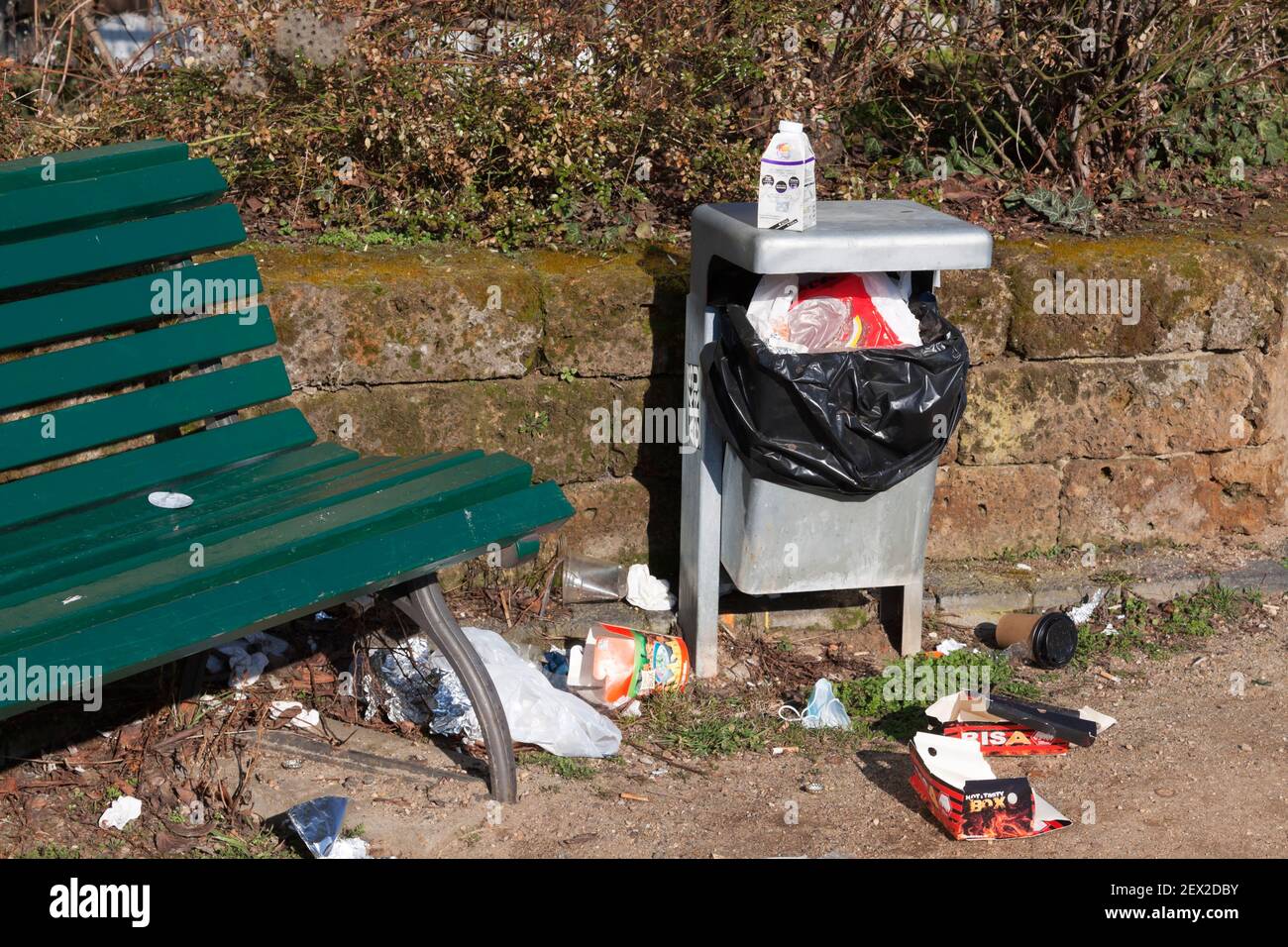 Trash on the streets and parks in Berlin, Germany Stock Photo - Alamy