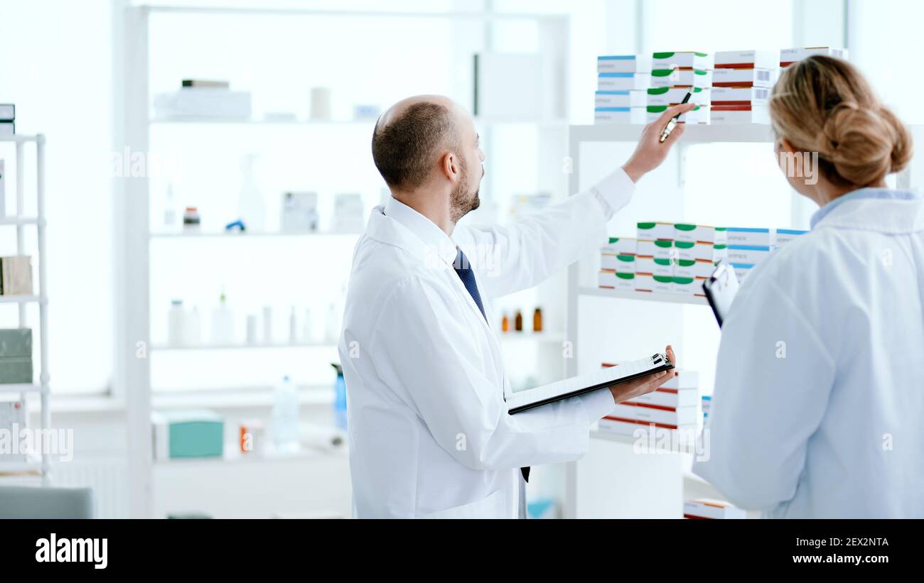 Doctor holding folder making notes hi-res stock photography and images ...