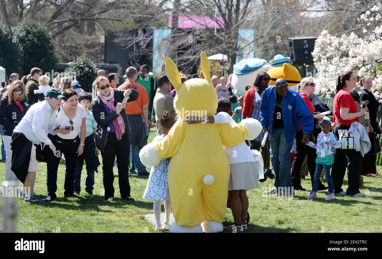 Guests enjoy the annual White House Easter Egg Roll on the South Lawn ...