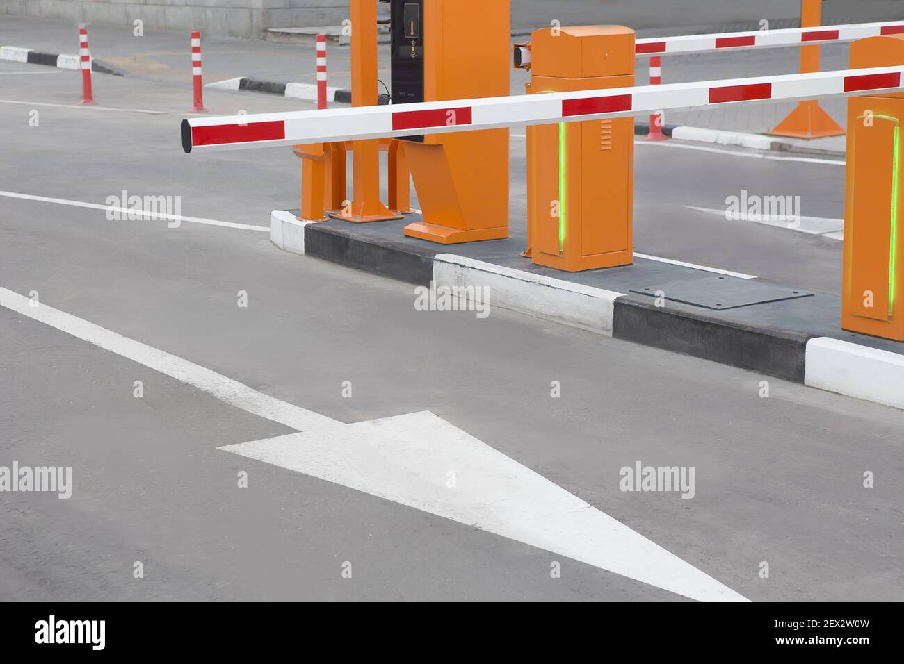 barrier blocking entrance on closed territory Stock Photo - Alamy
