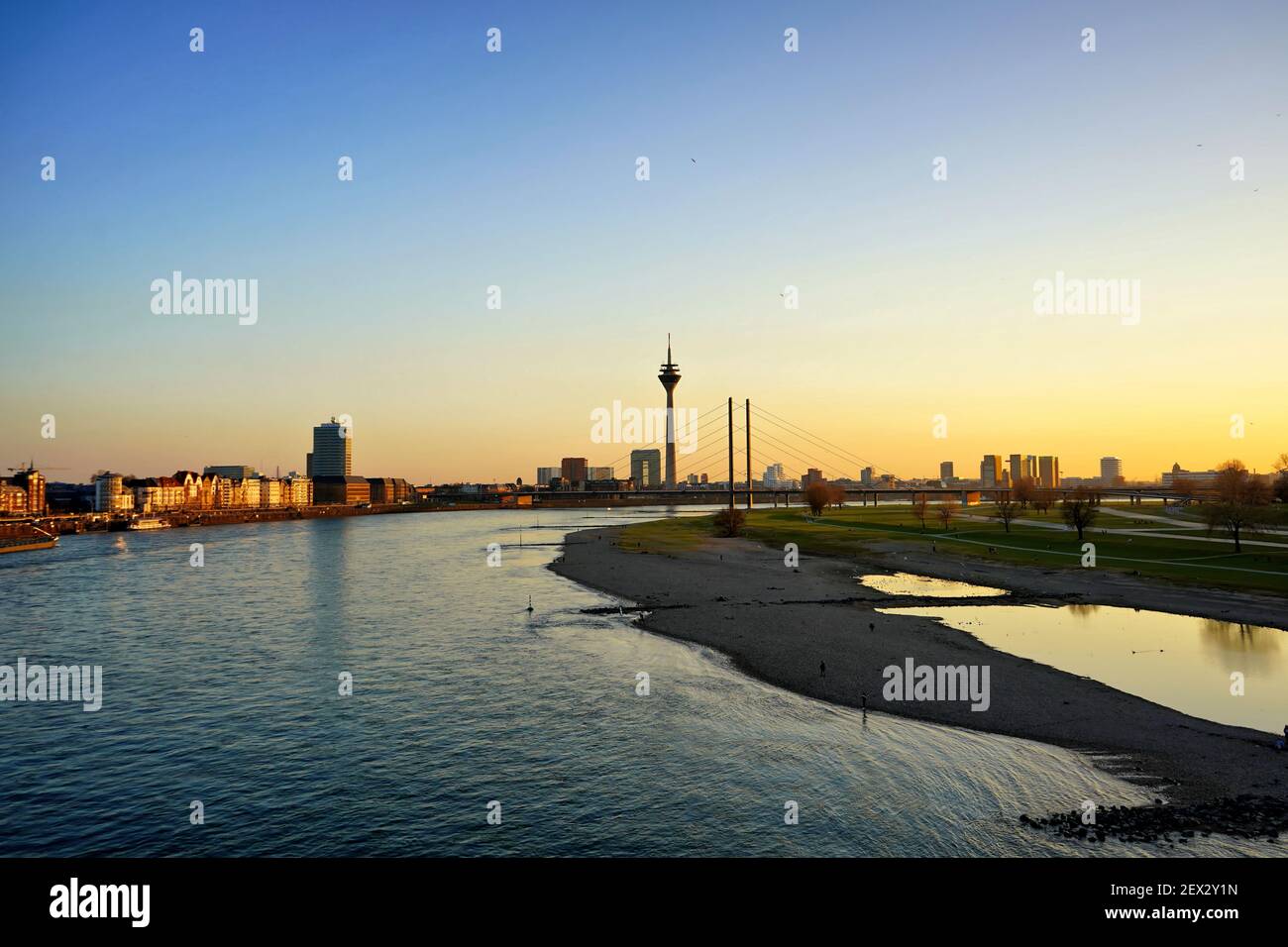 Panoramic view of the romantic Düsseldorf city skyline with the ...