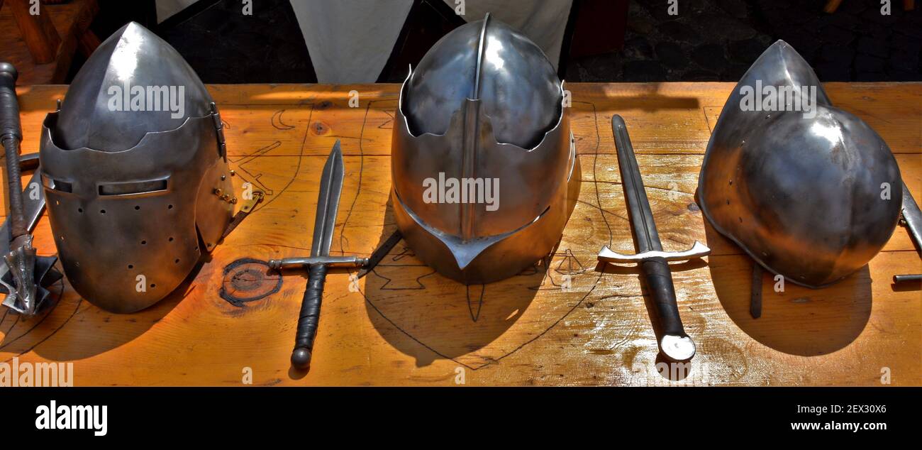 Medieval armor hi-res stock photography and images - Alamy