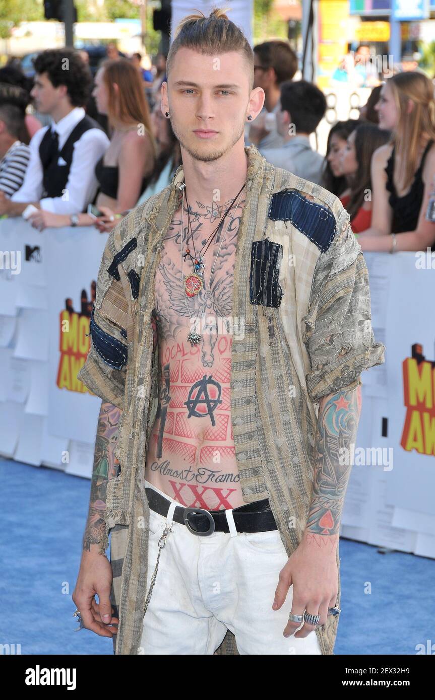 Machine Gun Kelly arrives at the 2015 MTV Movie Awards held at the ...