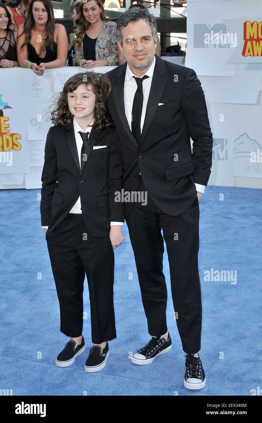 (L-R) Bella Ruffalo and Mark Ruffalo arrives at the 2015 MTV Movie ...