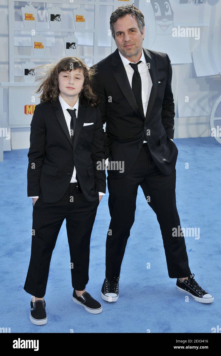 (L-R) Bella Ruffalo and Mark Ruffalo arrives at the 2015 MTV Movie ...