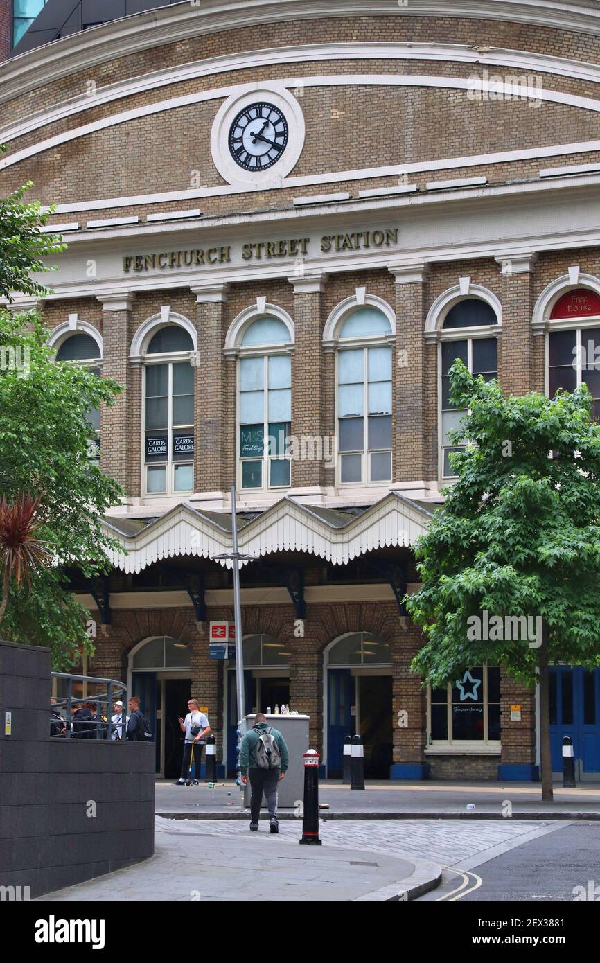 Fenchurch street station exterior hi-res stock photography and images ...