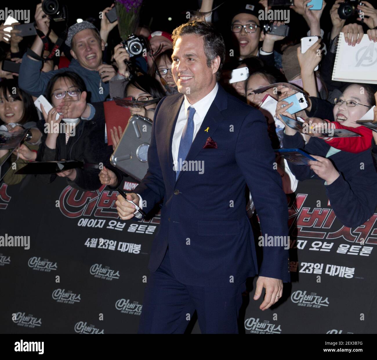 Mark Ruffalo attends the movie premiere of "Avengers: Age of Ultron" at ...
