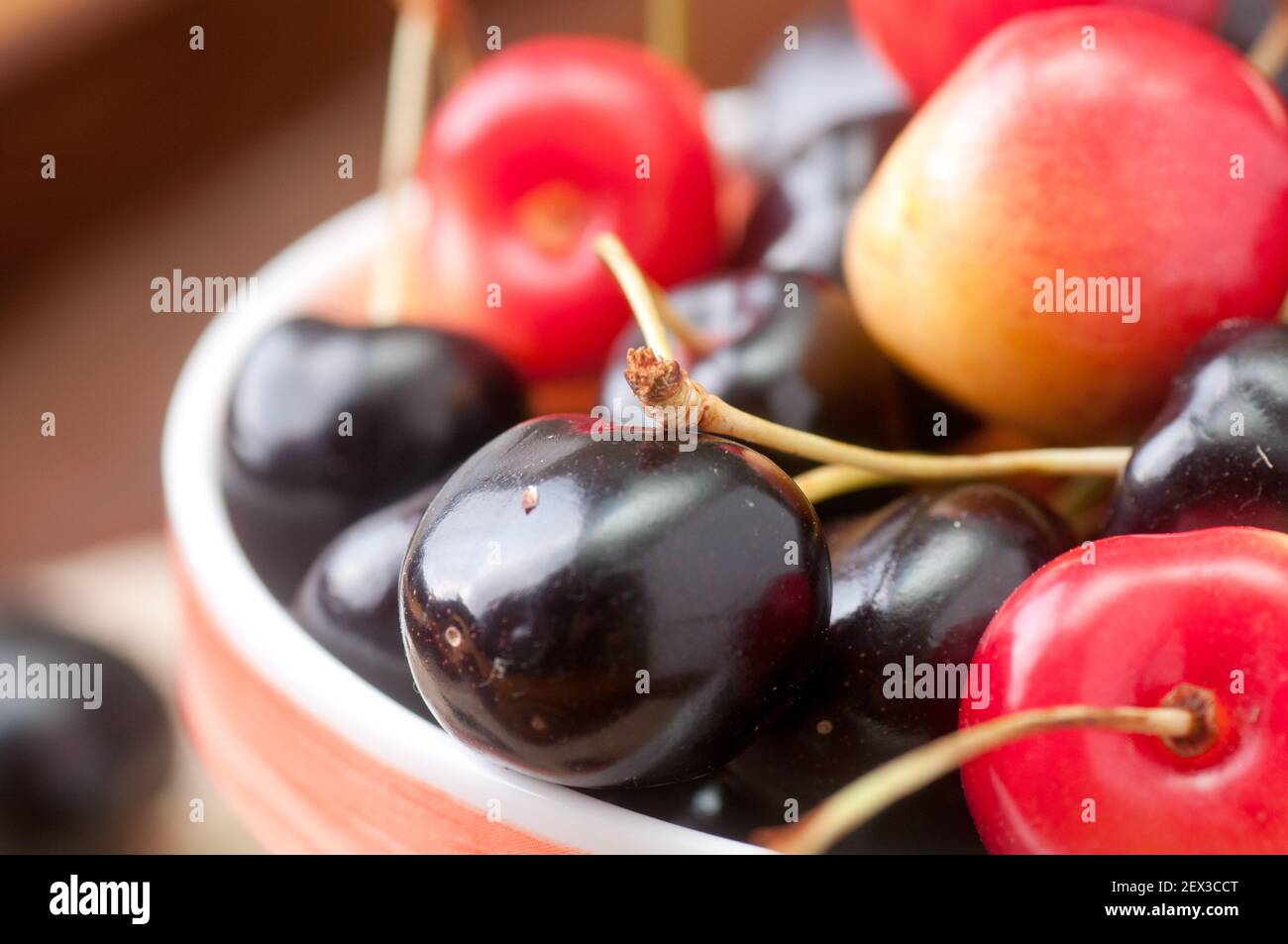 delicious yellow ranier and red bing cherries in a bowl Stock Photo - Alamy