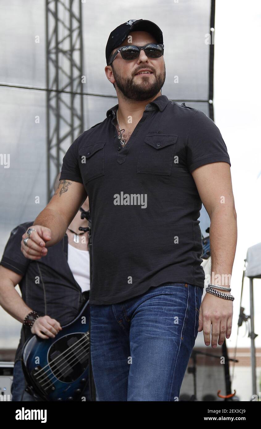 18 April 2015 - Arlington, TX - Tyler Farr. The ACM Party For A Cause ...